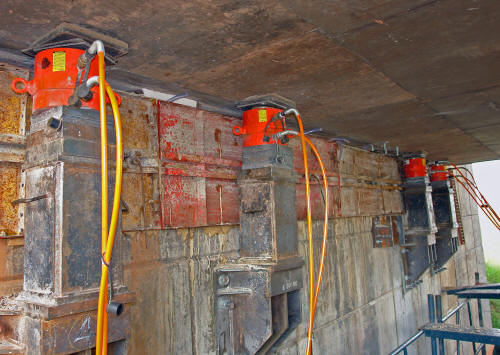 Hydraulic Jacks in the Construction Industry | Metro Hydraulic